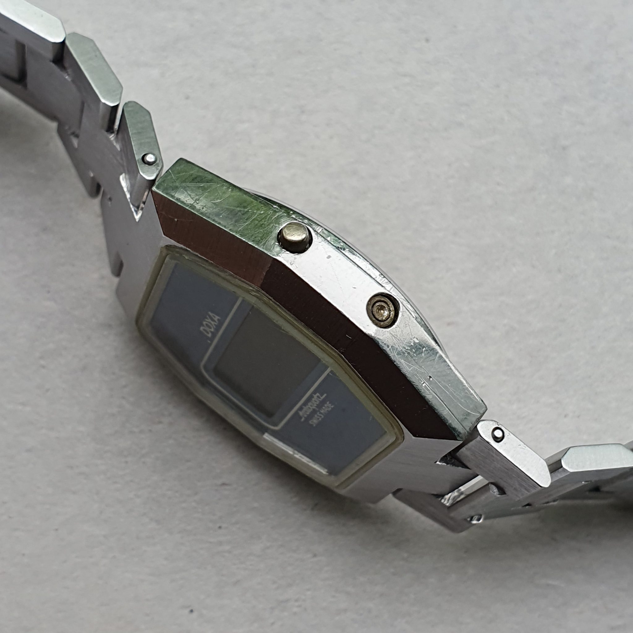 Doxa StratoQuartz LCD (Quartz Solid State) – imeasuretime